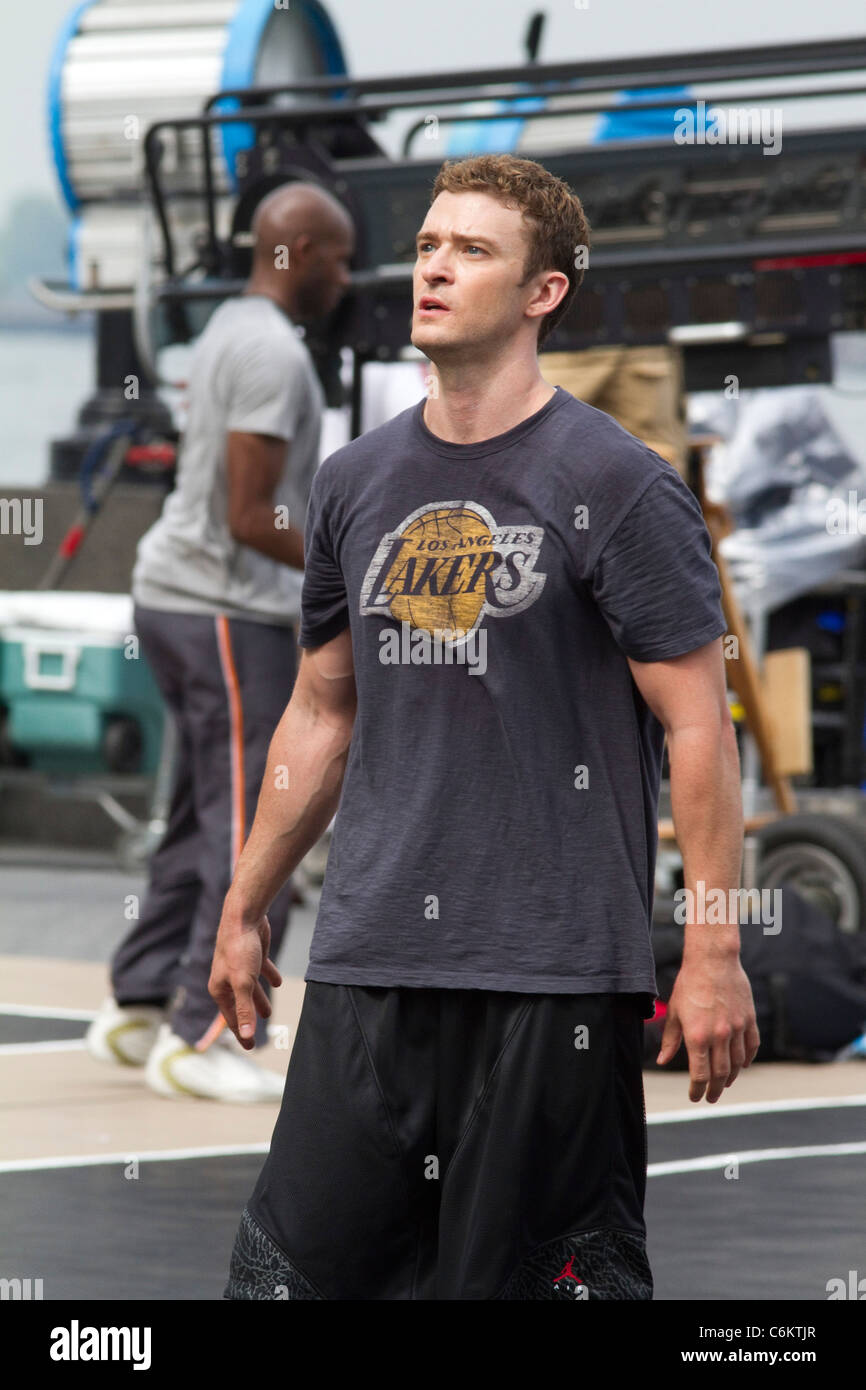 Justin Timberlake plays basketball on the set of his new movie 'Friends ...
