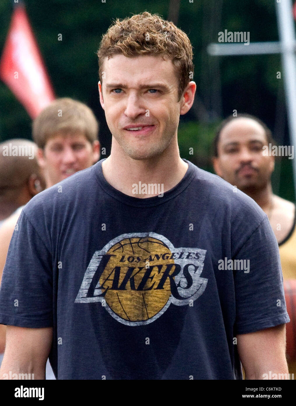 Justin Timberlake plays basketball on the set of his new movie 'Friends ...