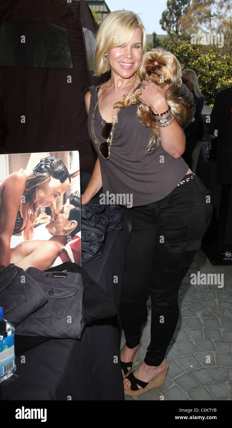 Lee Everett 102.7 Kiis Fm Teens Choice Awards 2010 Lounge held at The W ...