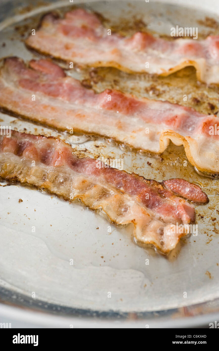 Bacon in pan hi-res stock photography and images - Alamy