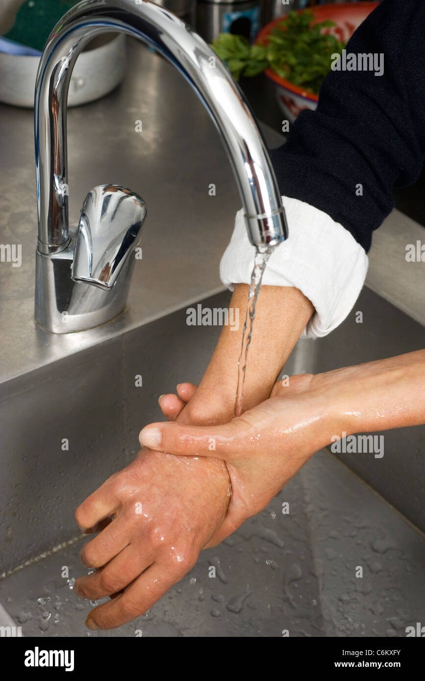 Washing hands before cooking Stock Photo - Alamy