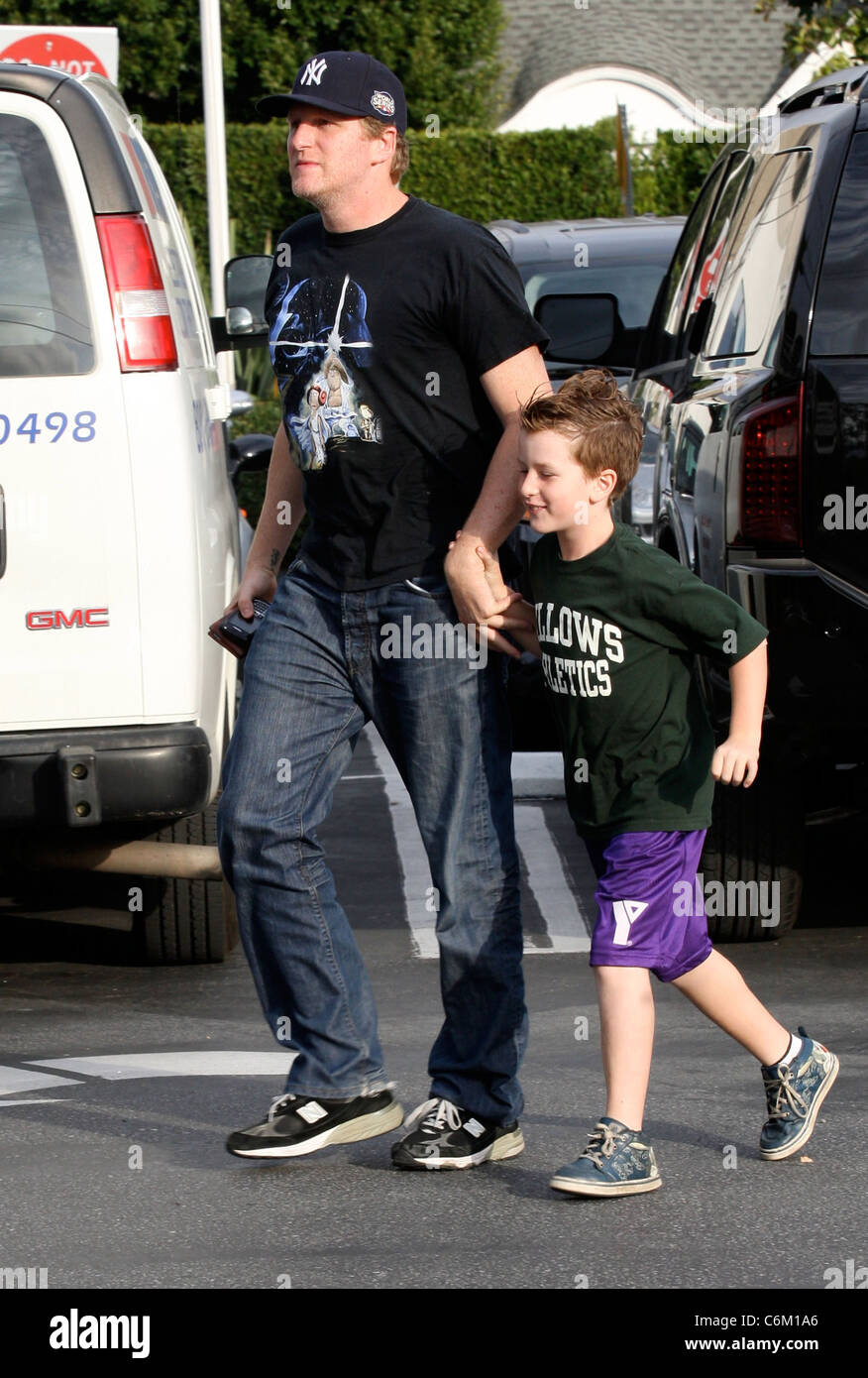 Michael Rapoport shopping at 'Fred Segal' with his son. Los Angeles ...