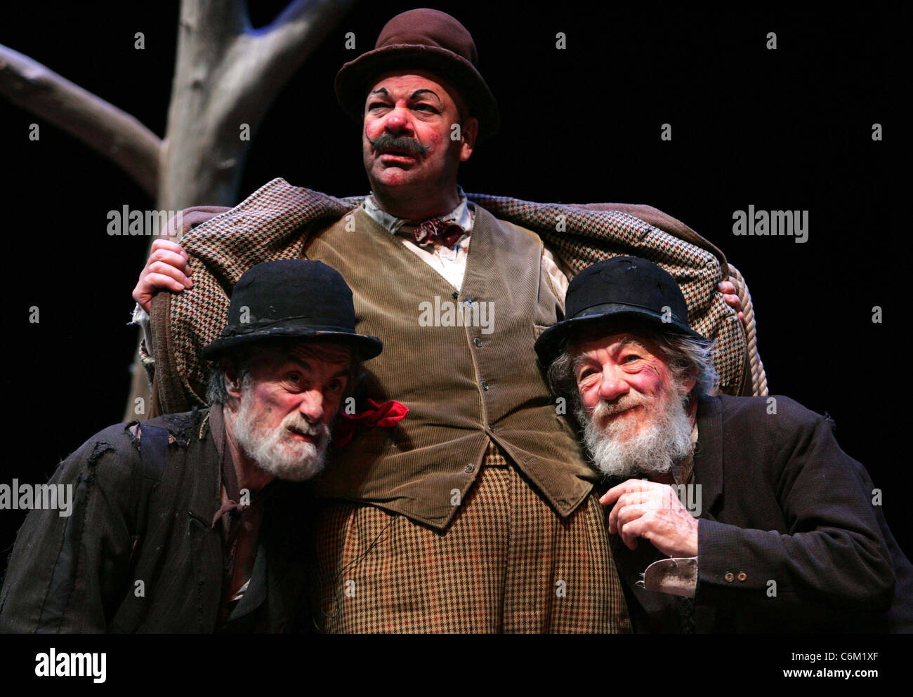 Roger Rees, Matthew Kelly and Sir Ian McKellen on stage rehearsing for ...