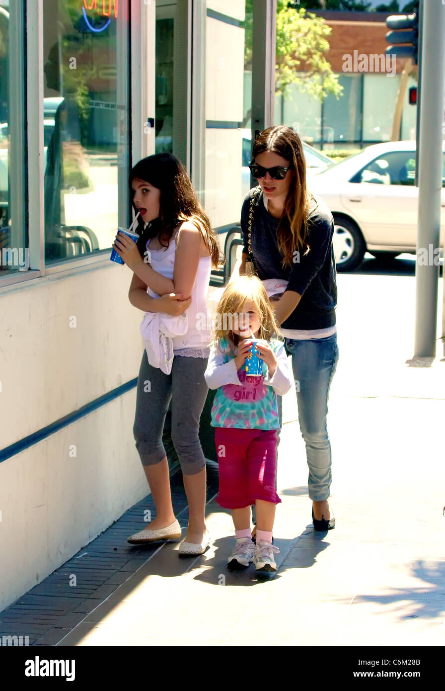Rachel Bilson on babysitting duty as she takes some children to Johnny ...