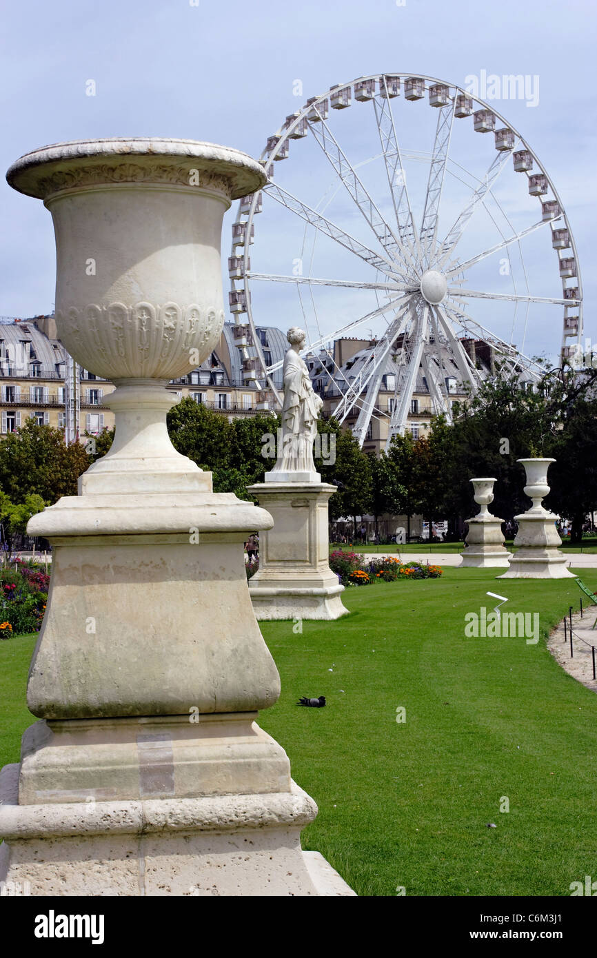 A view of the Ferris Wheel in the Jardin des Tuileries in Paris, France ...