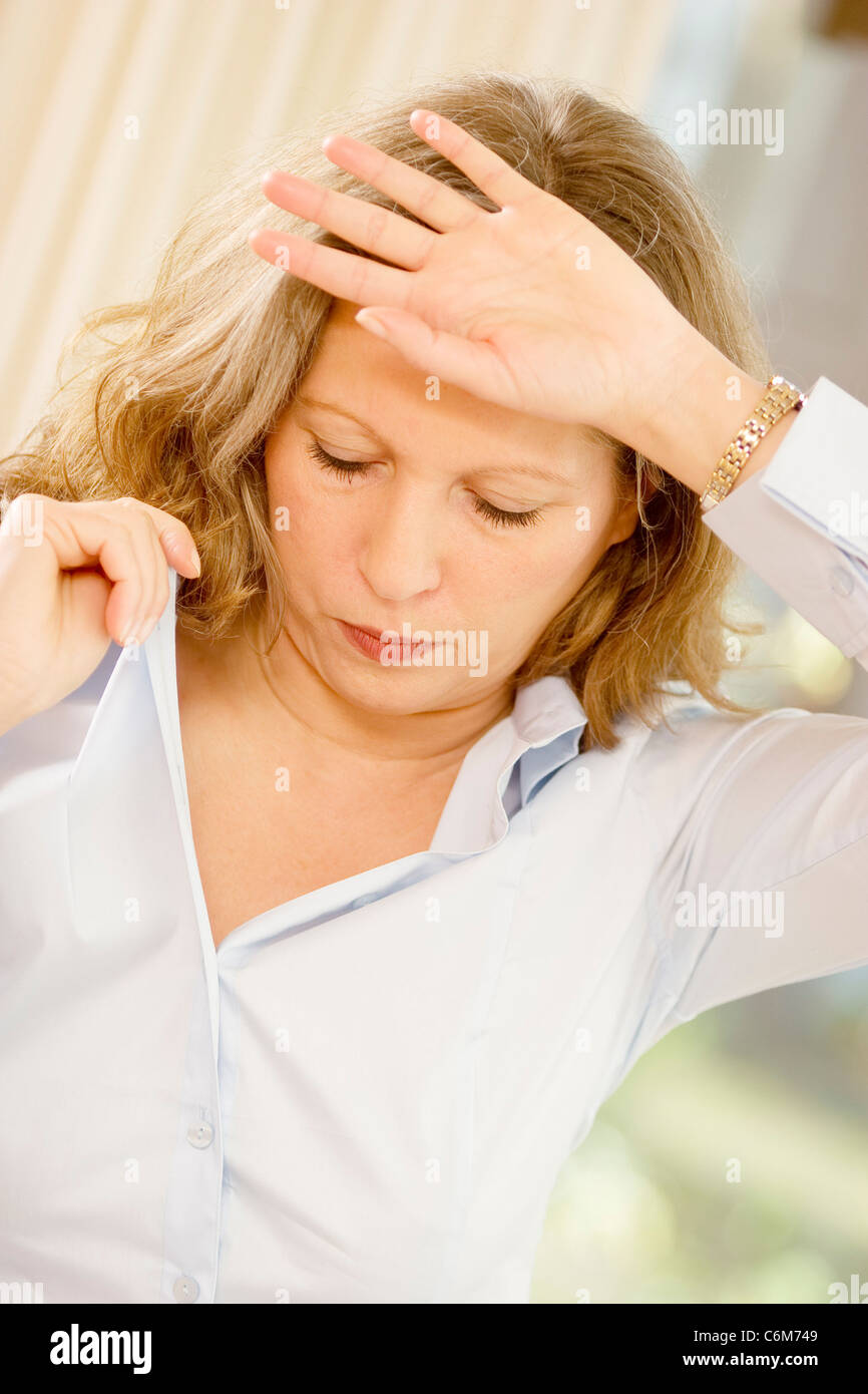 Flush flash hi-res stock photography and images - Alamy
