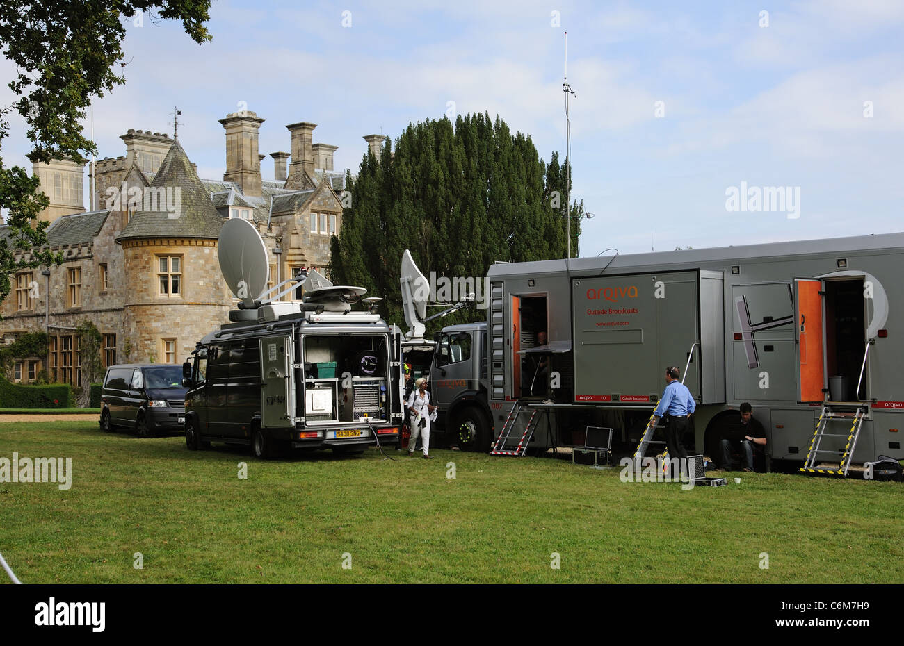 Tv broadcast vehicles hi-res stock photography and images - Alamy