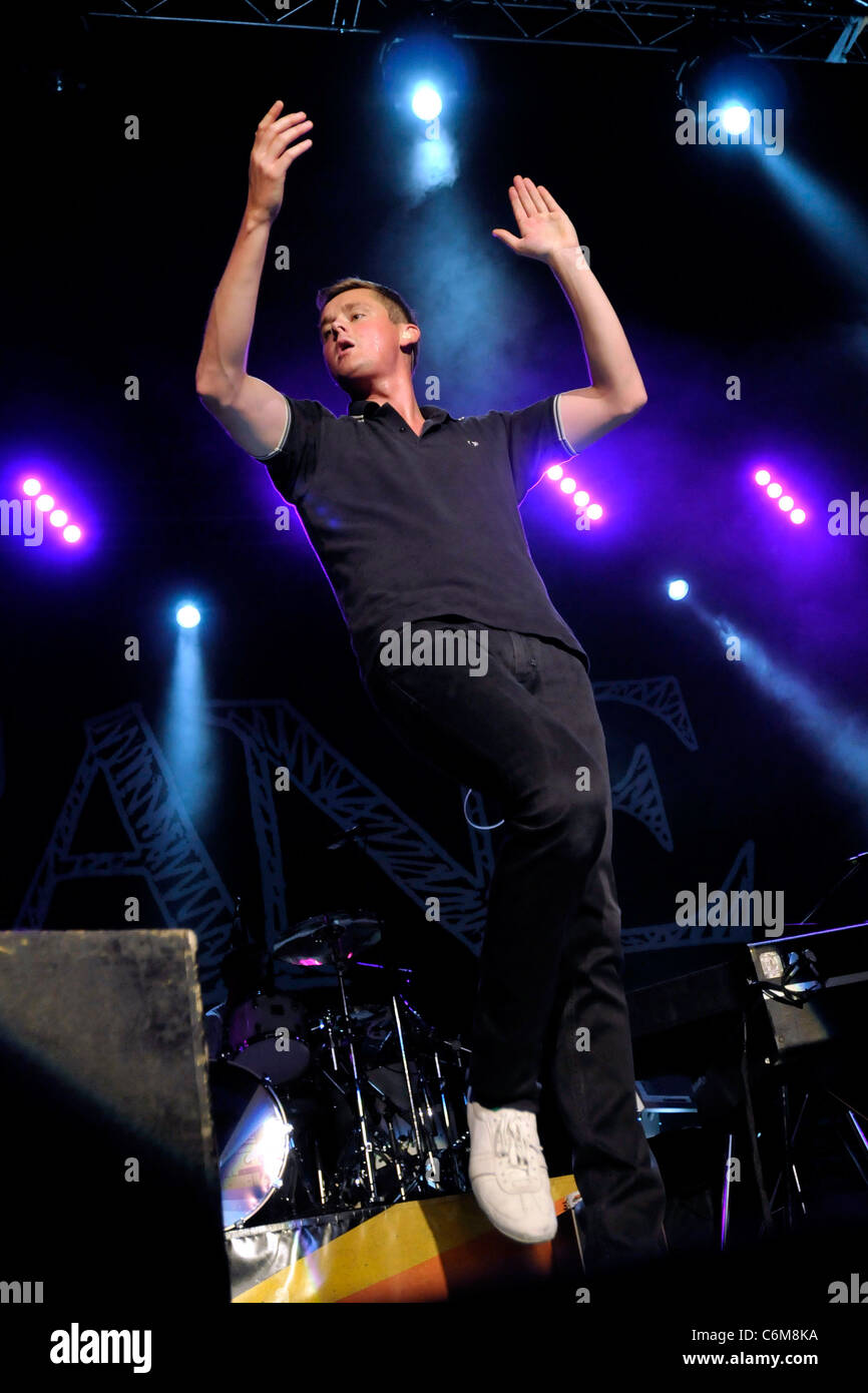 Tom Chaplin of Keane performs on stage at the Molson Canadian ...