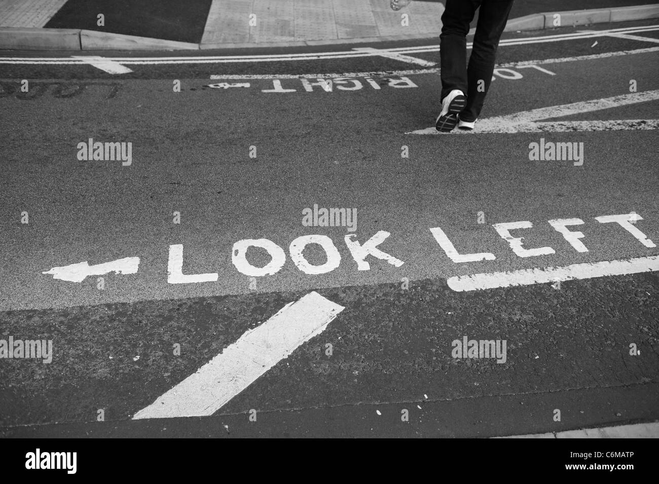 Signage look hi-res stock photography and images - Alamy