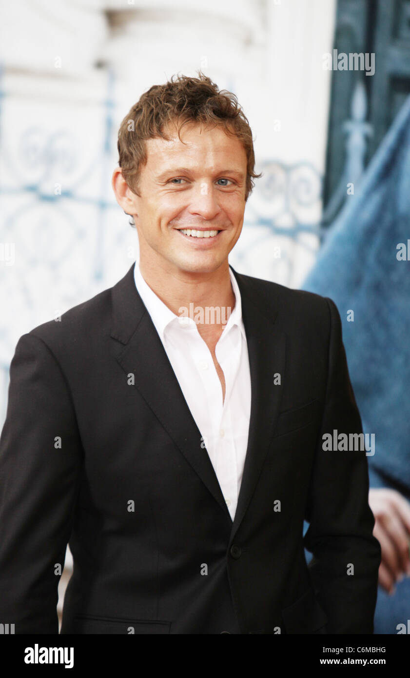 David Lyons New York premiere of 'Eat Pray Love' at the Ziegfeld ...