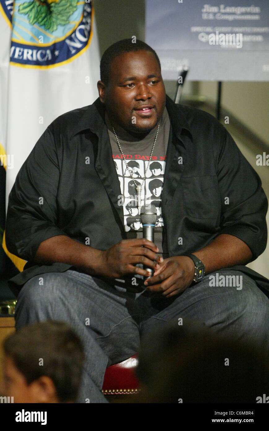 Quinton Aaron The Blind Side hold a reading session with local students ...