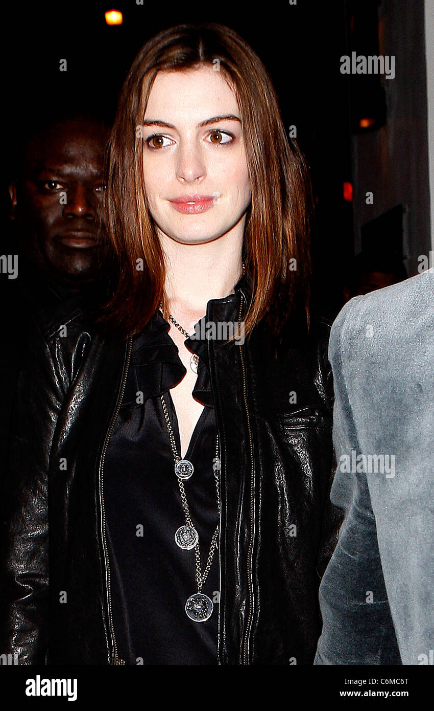 Anne Hathaway leaving La Vida restaurant in Hollywood after attending a ...