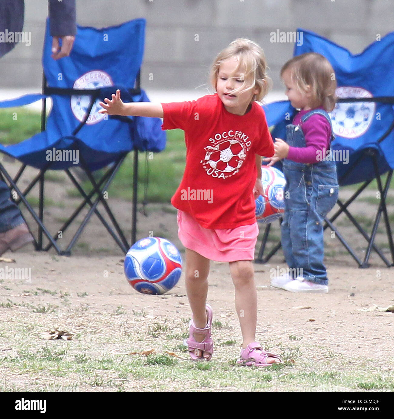 Ben Affleck and Jennifer Garner's daughter Violet Anne playing soccer ...