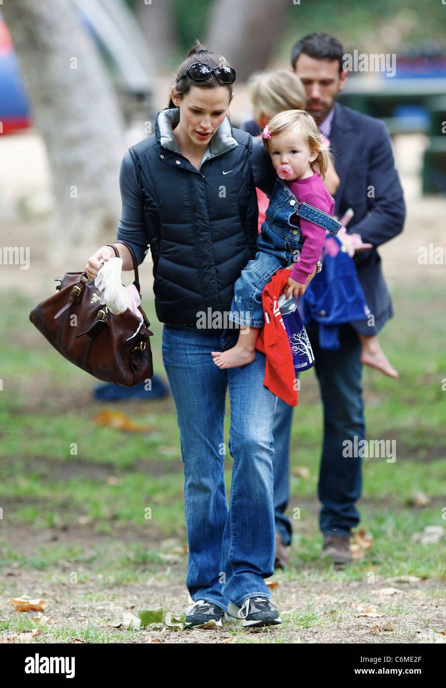 Jennifer Garner and Ben Affleck take their daughters Violet Anne and ...