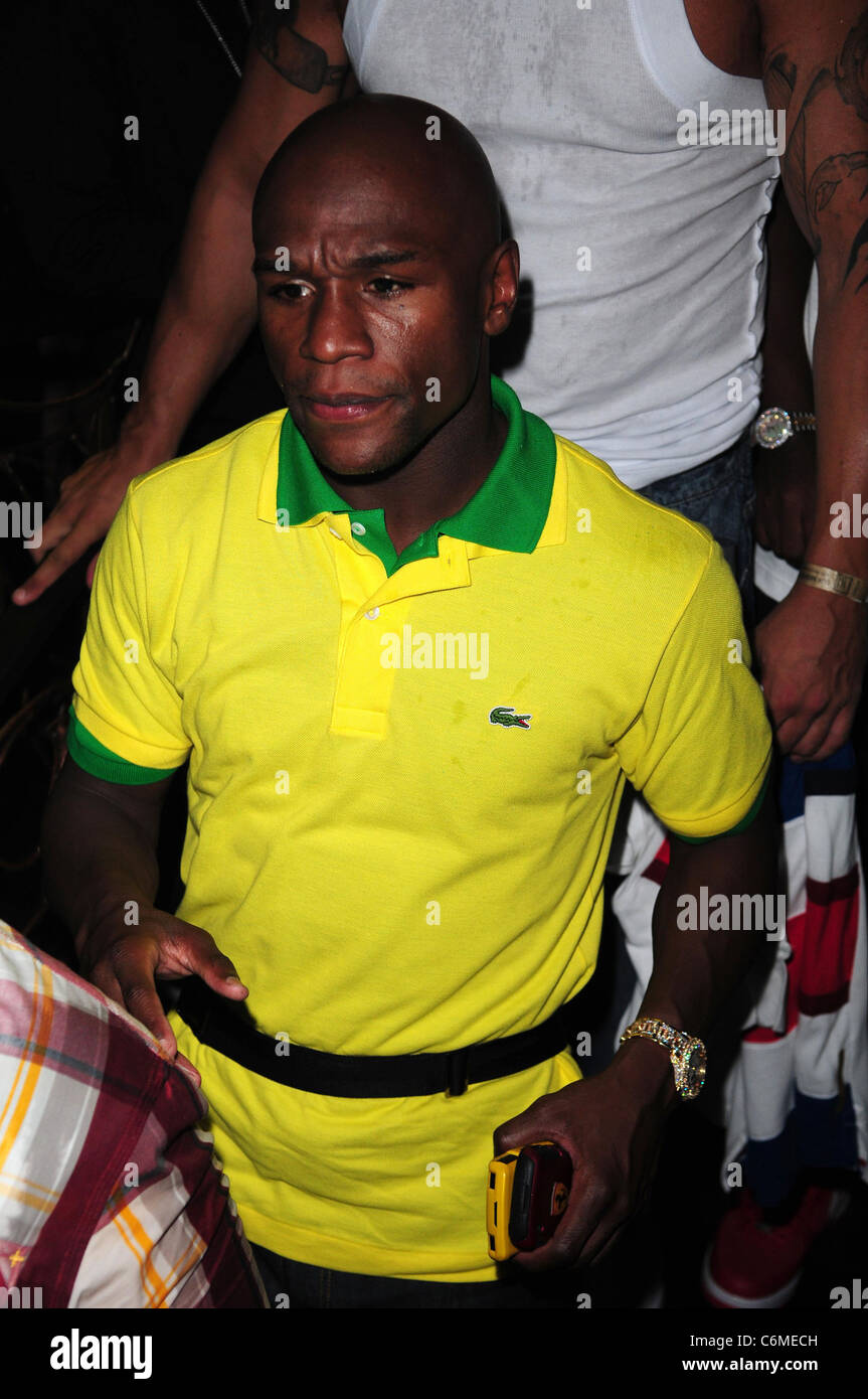 Floyd Mayweather attends the Fat Joe album release party (The Darkside ...
