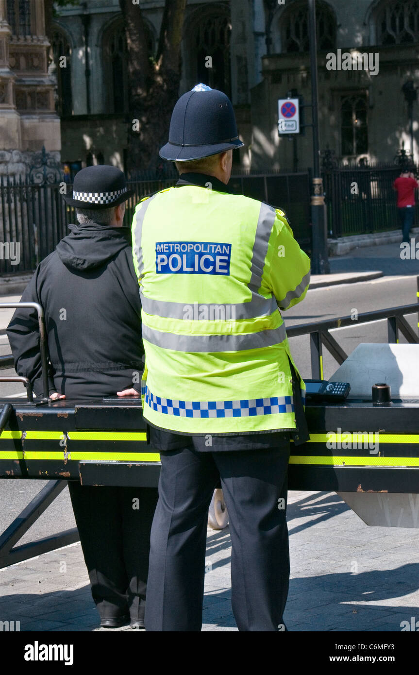 Metropolitan Police guarding the Houses of Parliament London UK Stock ...