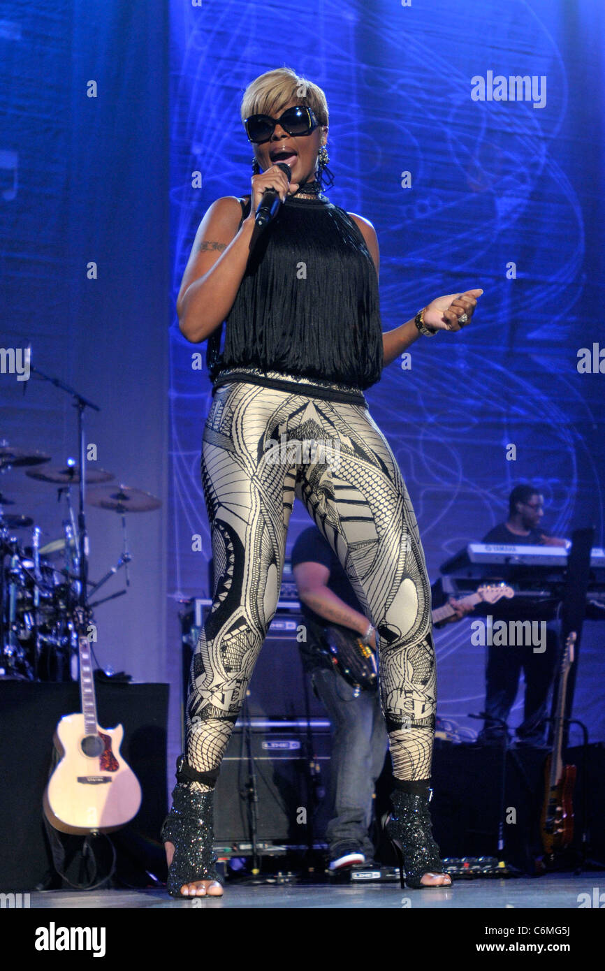 Mary J Blige performs during Lilith Fair 2010 at the Molson Canadian ...