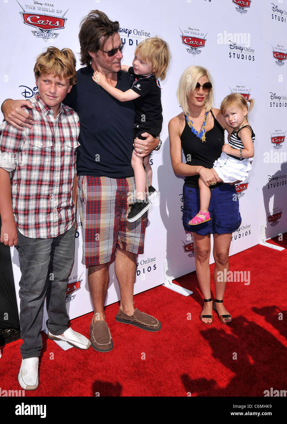 Tori Spelling, Dean McDermott, daughter Stella McDermott and family ...