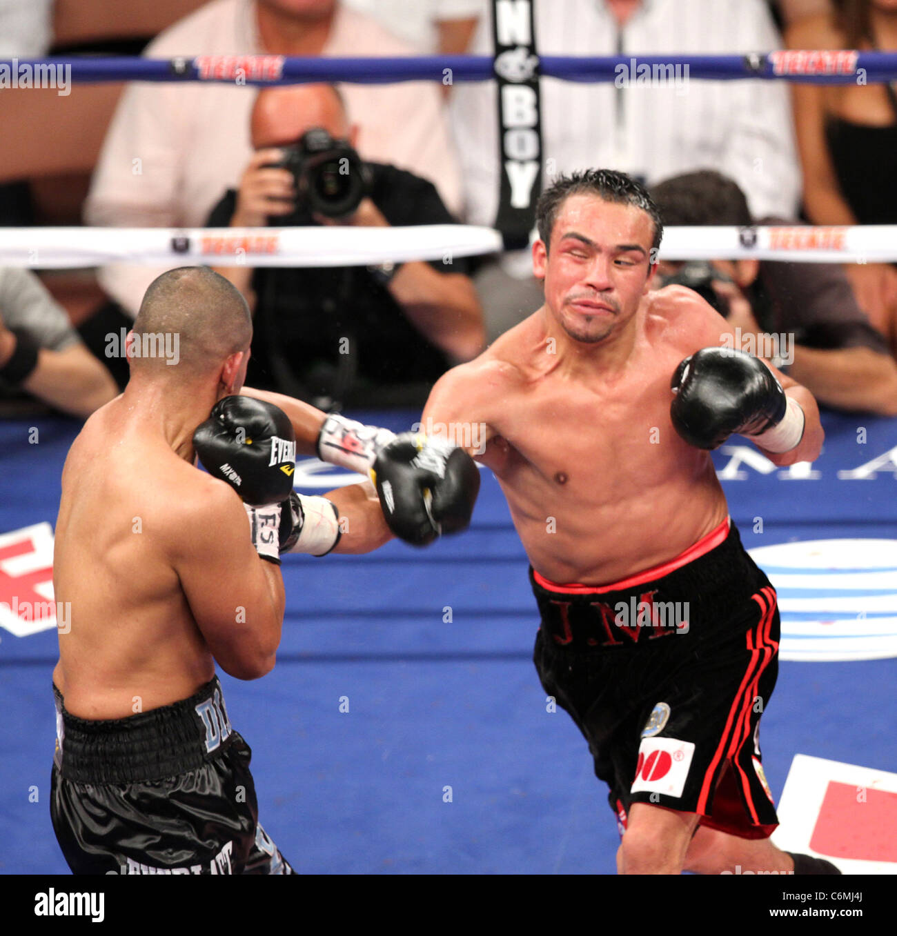 Juan Manuel Marquez defeats Juan Diaz to retain his WBA and WBO ...
