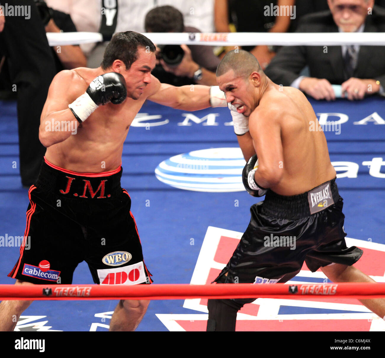 Juan Manuel Marquez defeats Juan Diaz to retain his WBA and WBO ...