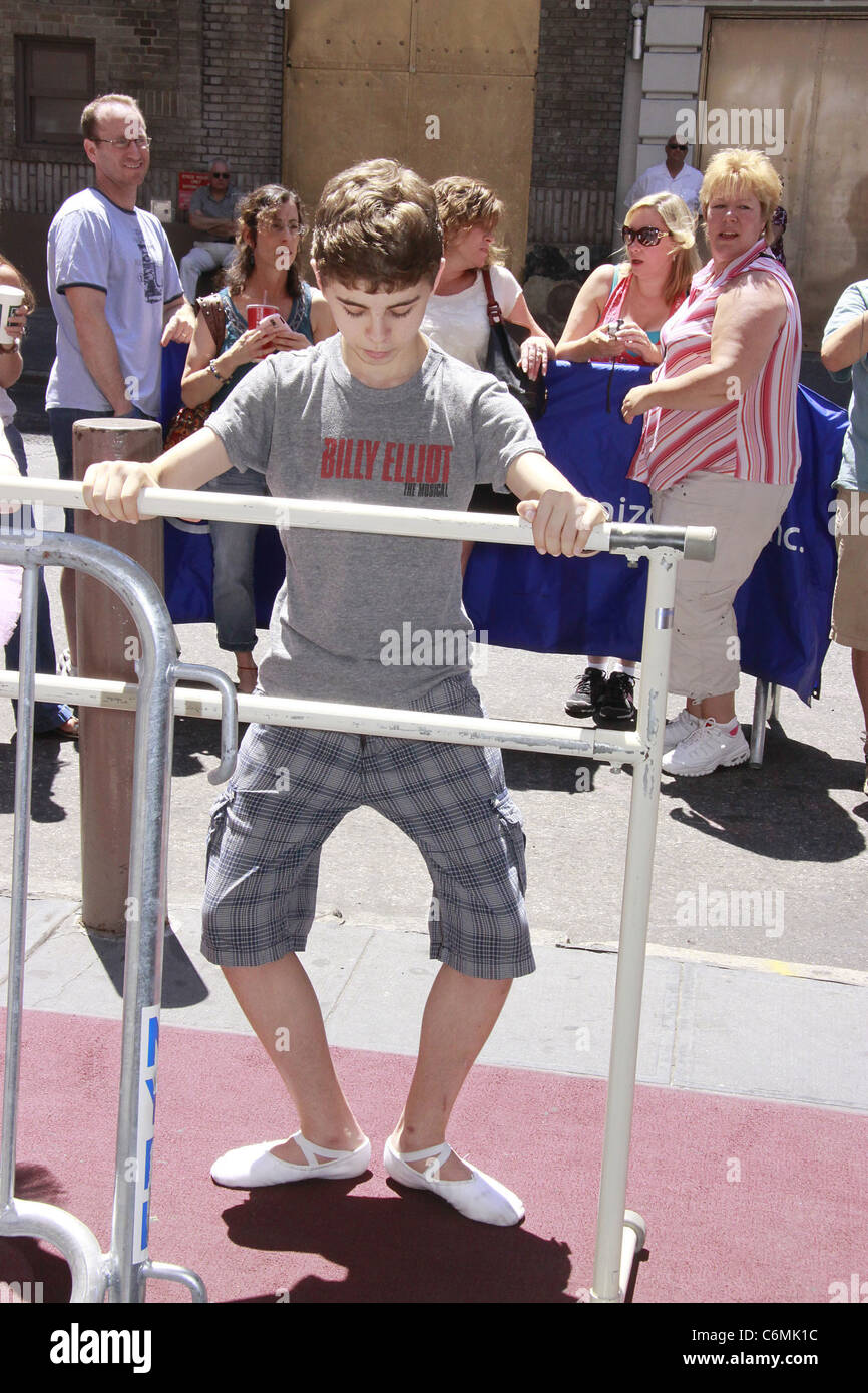 Michael Dameski The cast of the musical 'Billy Elliot' host a free ...