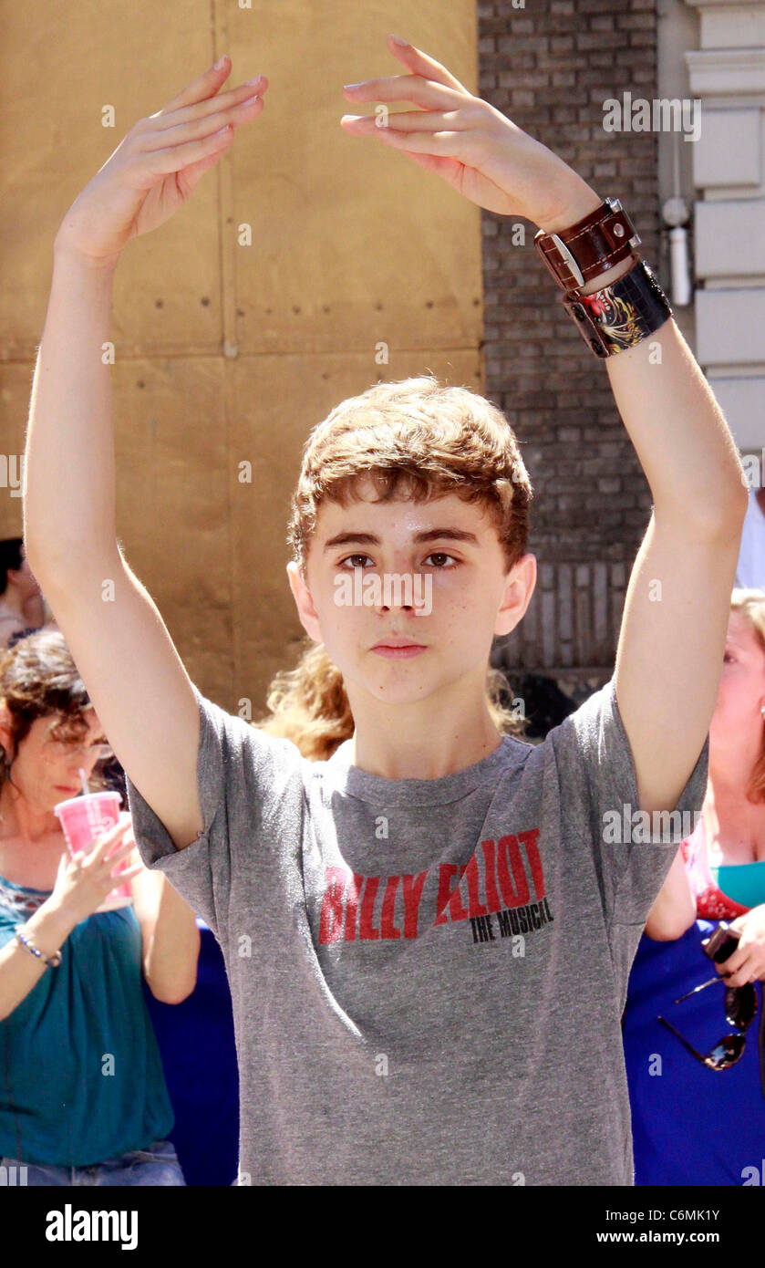 Michael Dameski The cast of the musical 'Billy Elliot' host a free ...