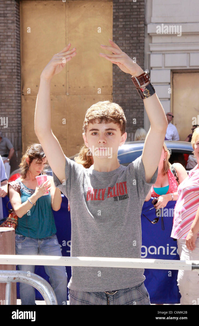 Michael Dameski The cast of the musical 'Billy Elliot' host a free ...