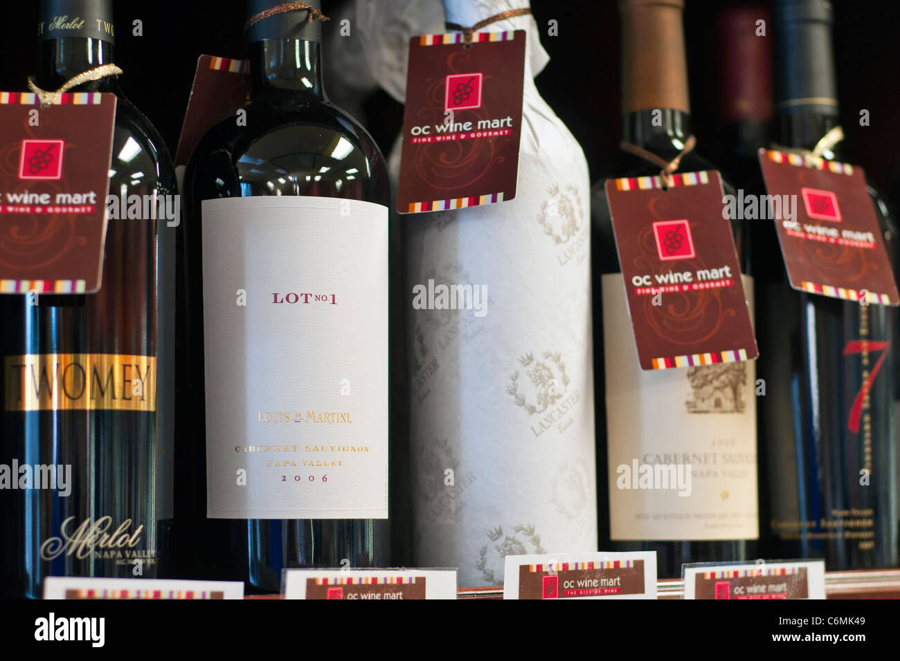 Fine wine tasting shop store hi-res stock photography and images - Alamy