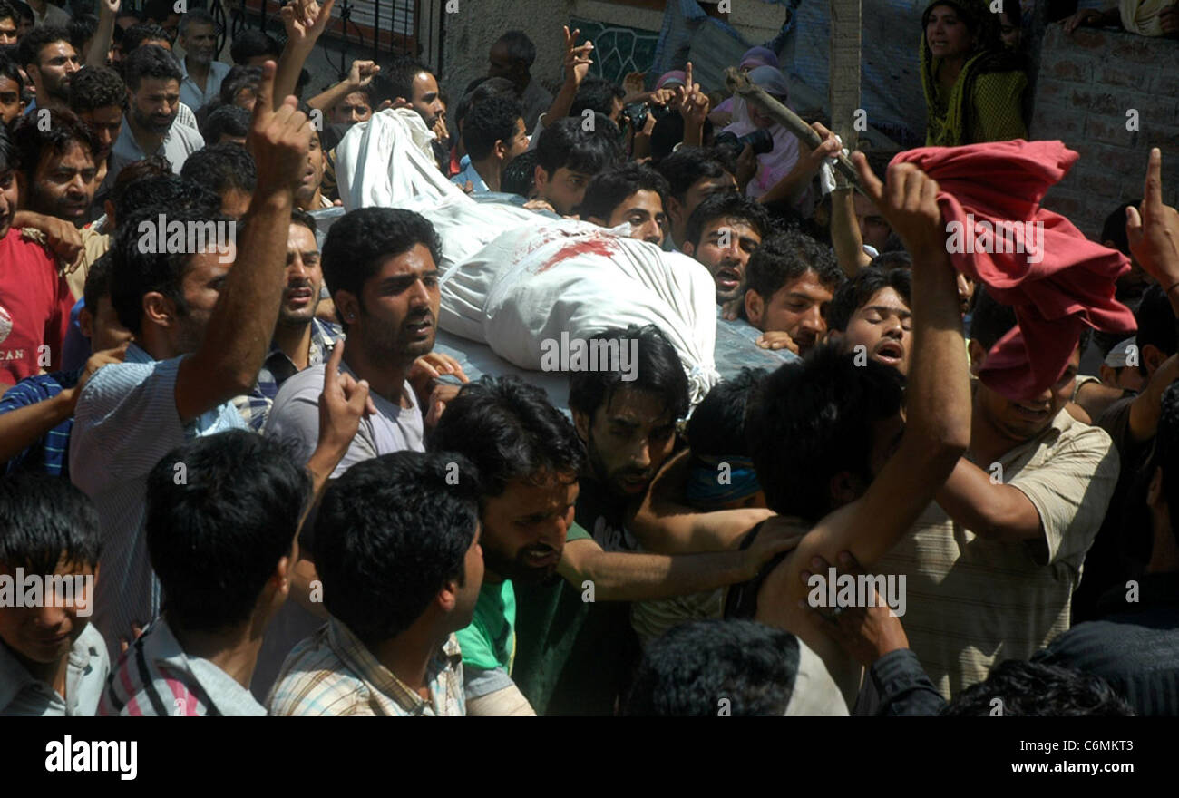 Dead bodies carry hi-res stock photography and images - Alamy