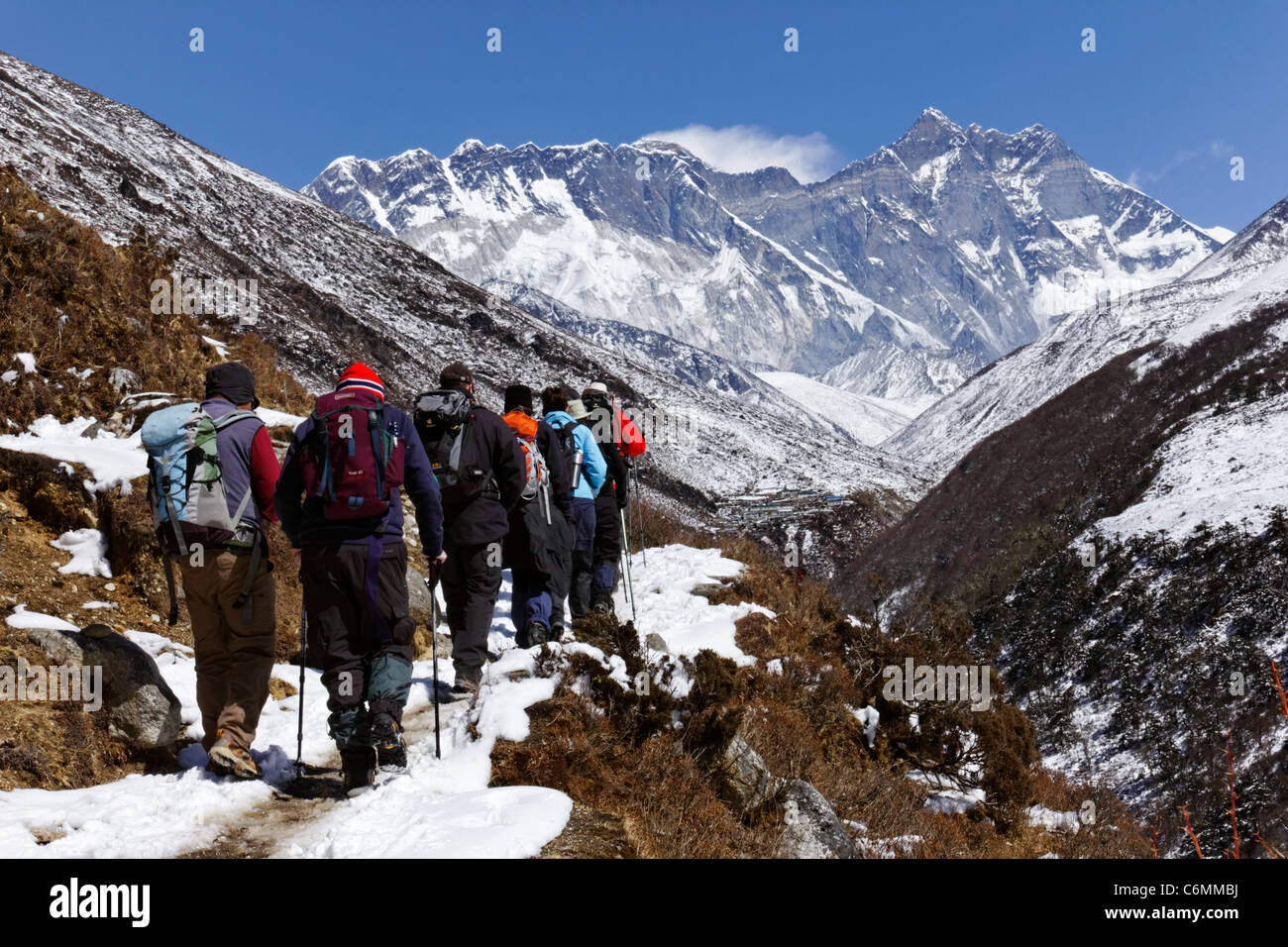 Trekkers walking towards Everest, Everest Region, Nepal Stock Photo - Alamy