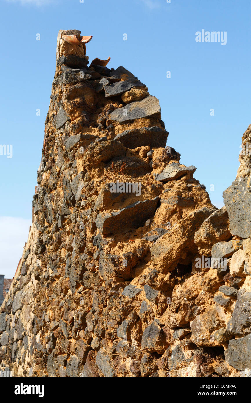 Collapsed wall hi-res stock photography and images - Alamy