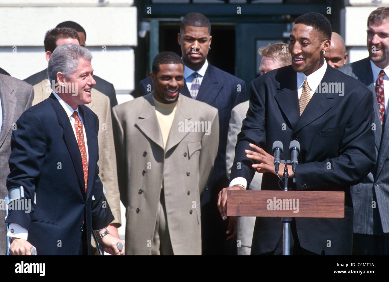 Chicago Bulls star Scottie Pippen thanks President Bill Clinton during ...