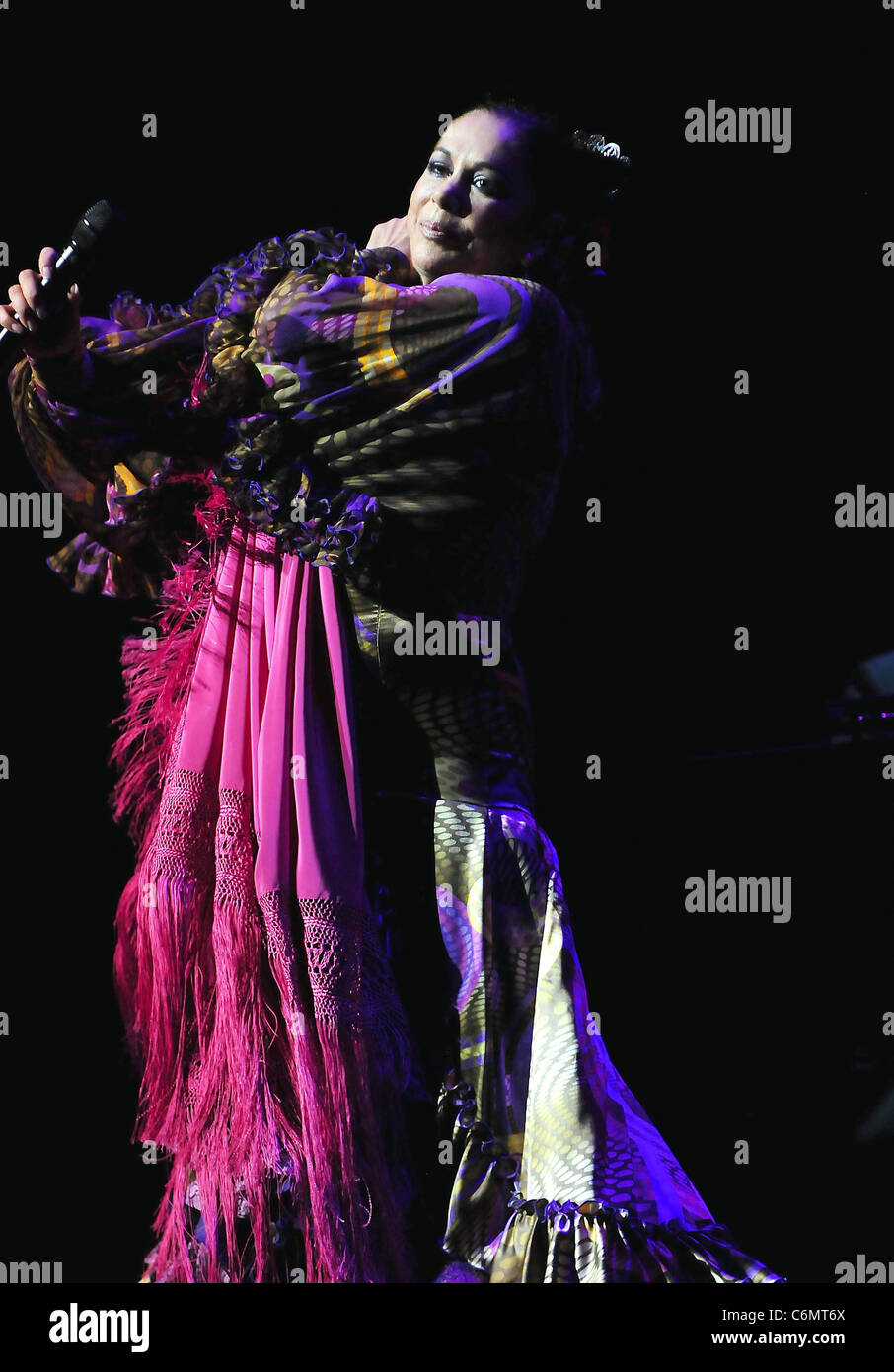 Spanish singer Isabel Pantoja and Dyango performing on stage for ...