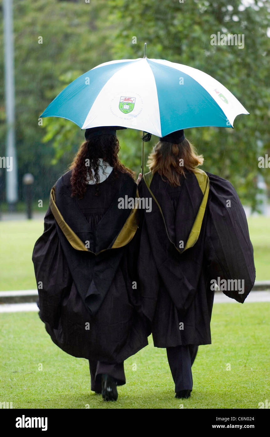 Rain graduation university hi-res stock photography and images - Alamy