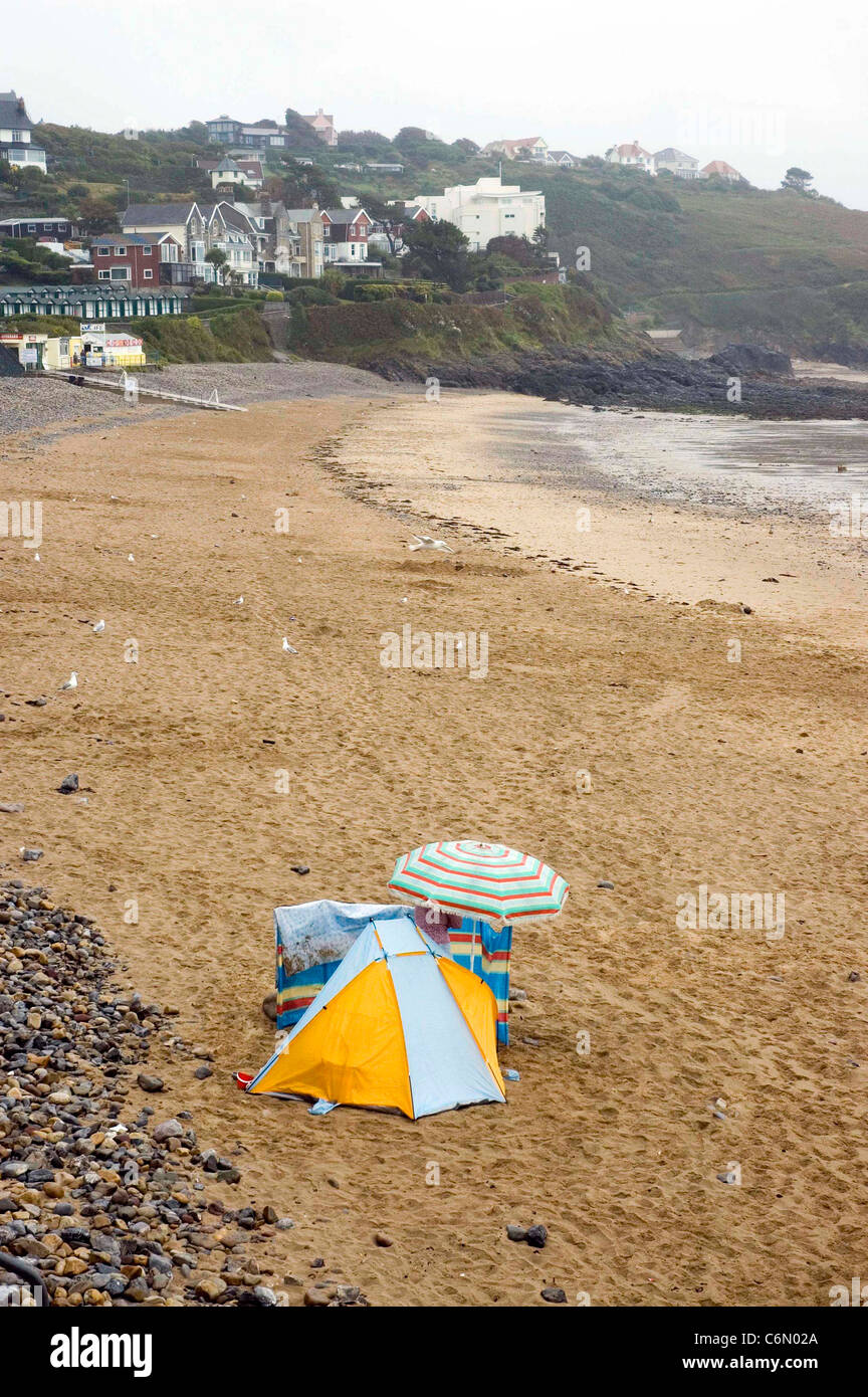 One lone determined holidaymaker builds a shelter to cover from the ...