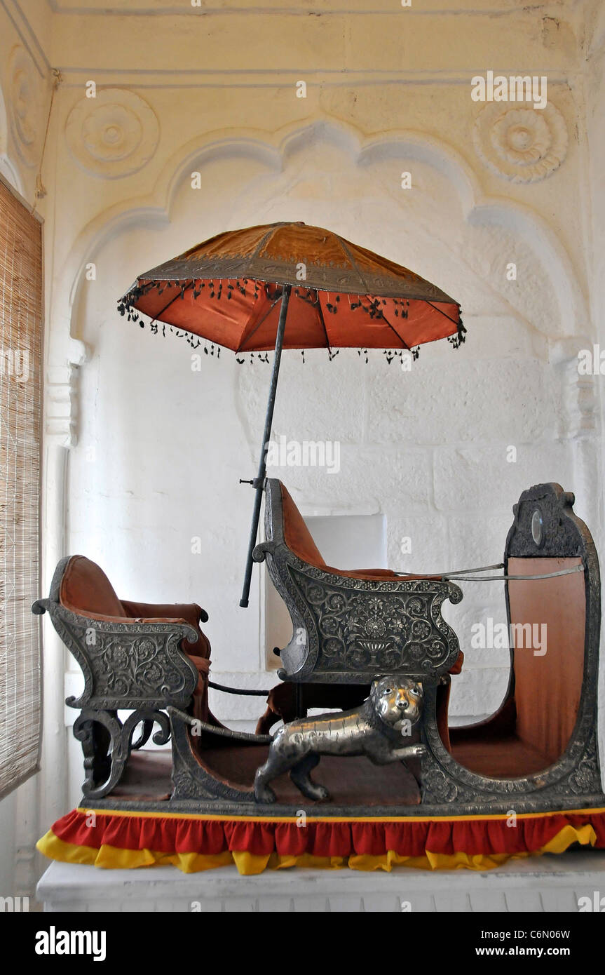 Sedan chair and india hi-res stock photography and images - Alamy