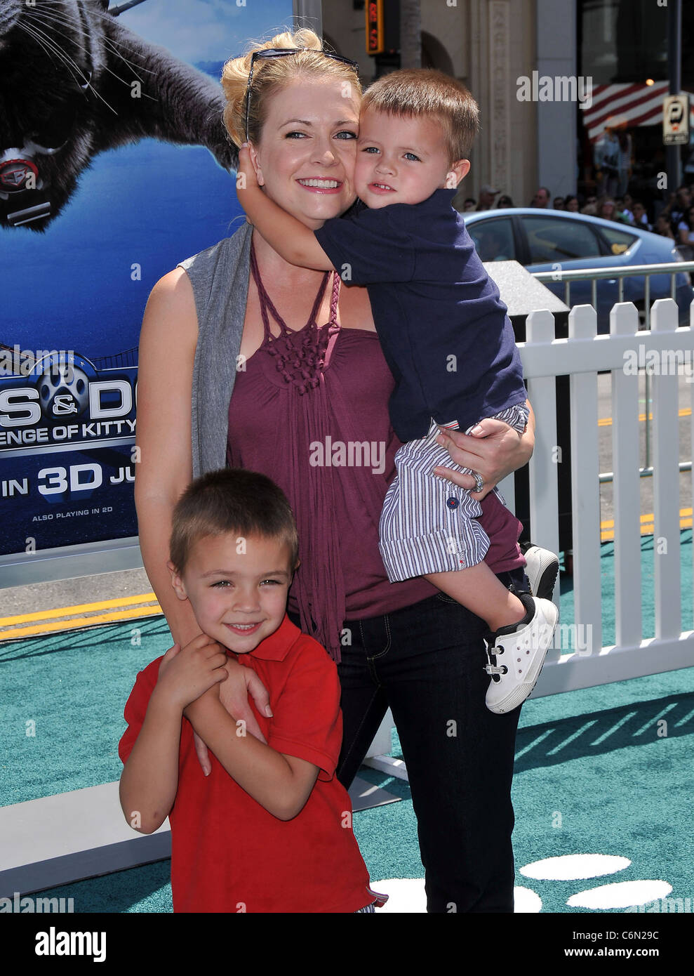 Melissa Joan Hart with her children Los Angeles Premiere of "Cats ...