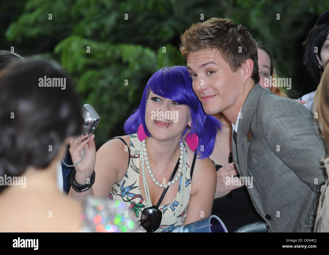 Xavier Samuel And Ashley Greene Kissing