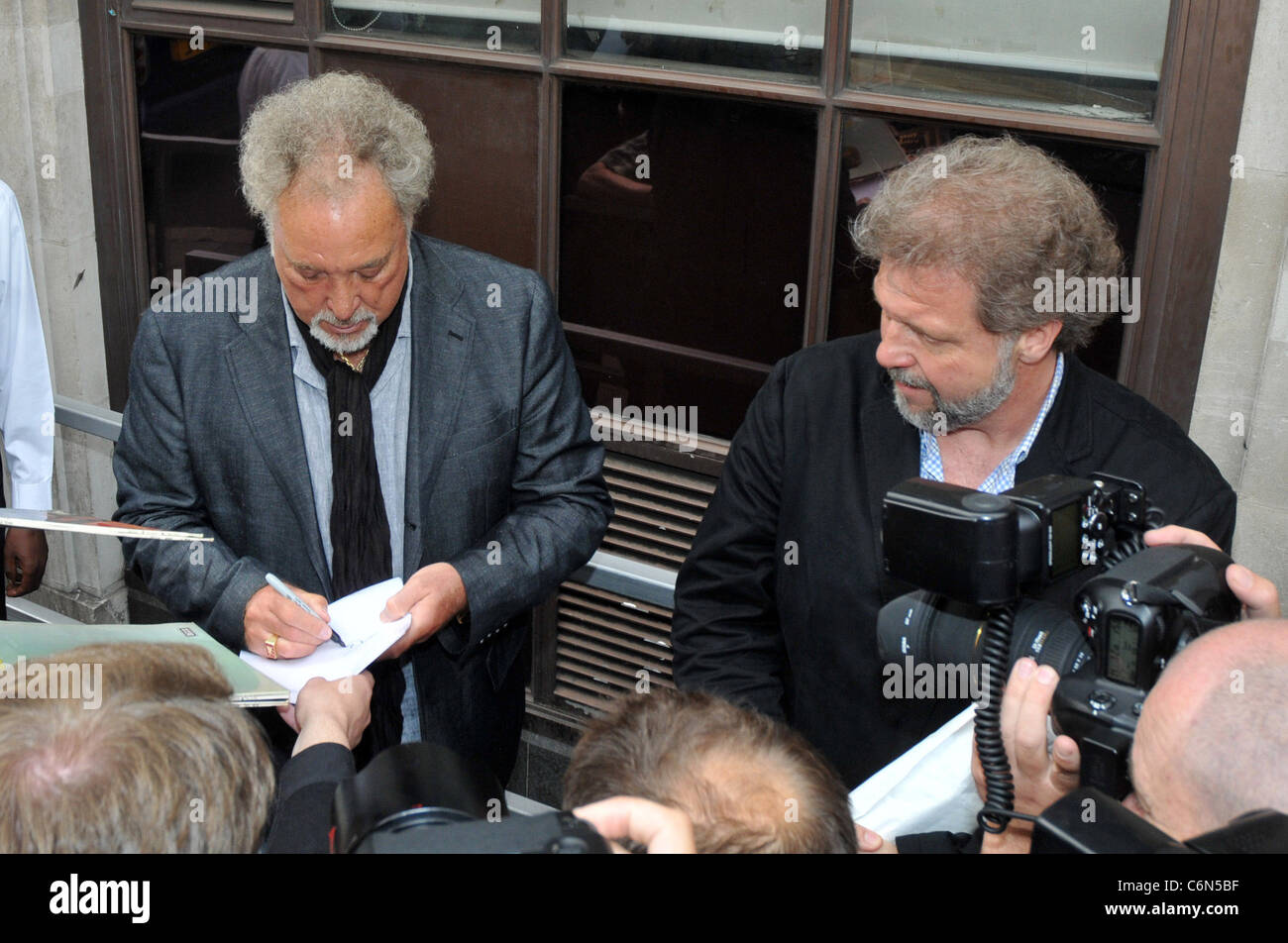 Hijo De Tom Jones, Mark Tom Jones Son: Who Is Mark Jones? Manager