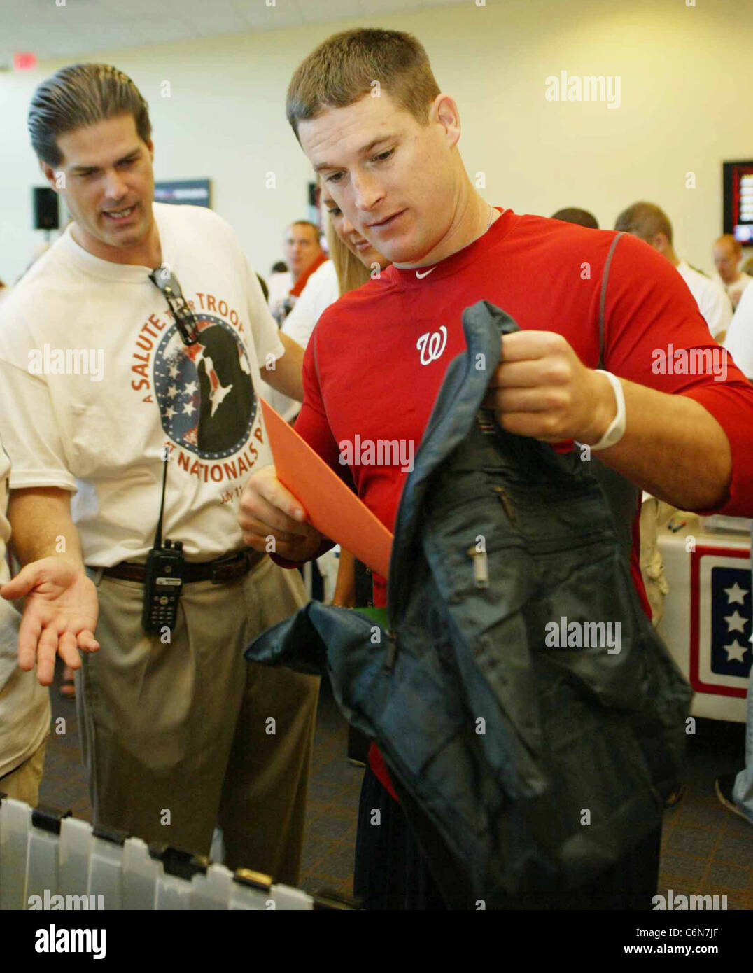 Assembling care packages hi-res stock photography and images - Alamy