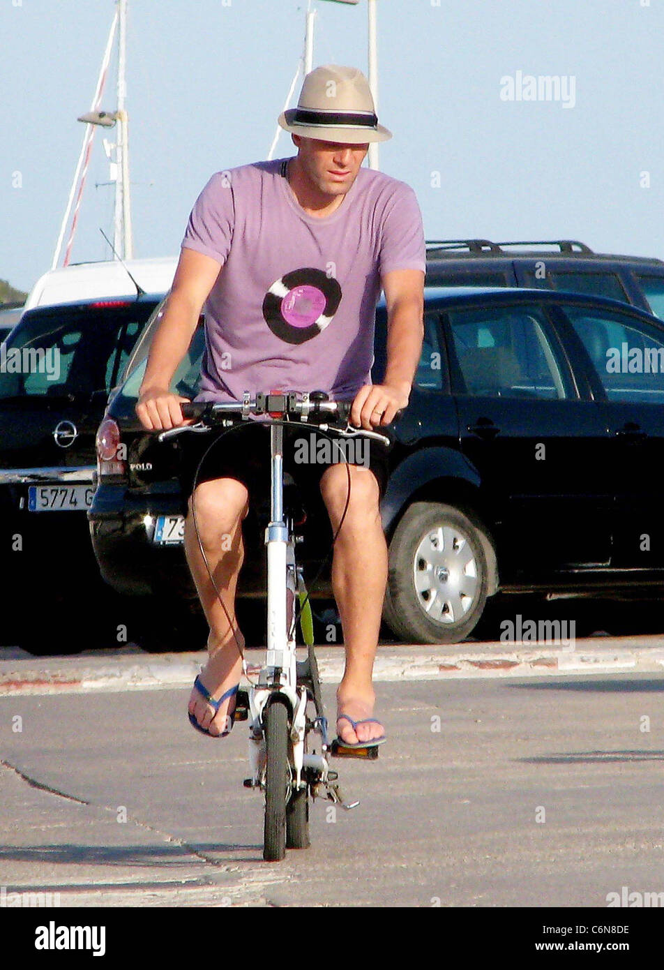 Zinedine Zidane on holiday with his family Ibiza, Spain - 12.07.10 ...