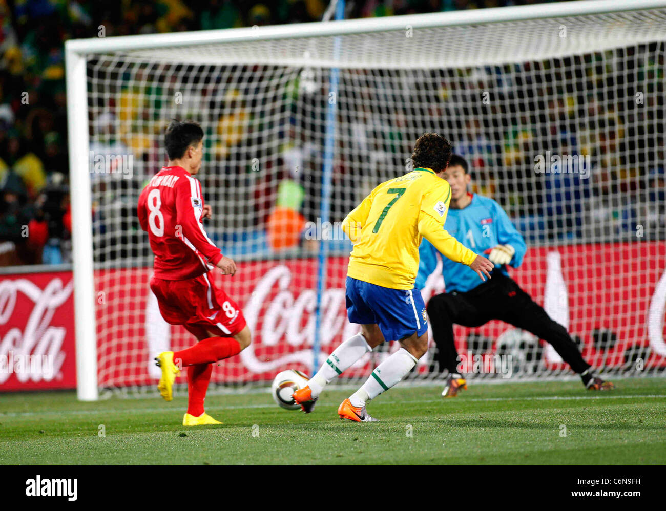 Elano scores for Brazil 2010 FIFA World Cup - North Korea v Brazil (1-2 ...