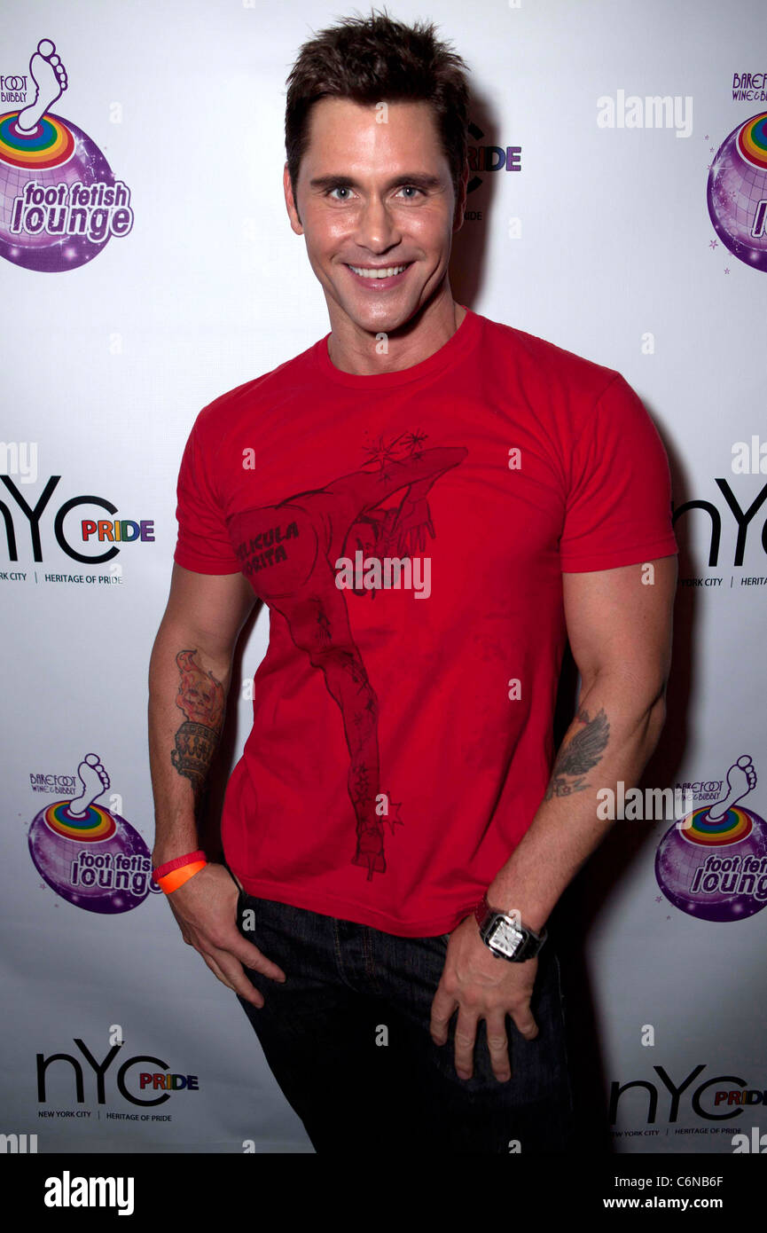 Jack Makenroth Barefoot wine hosts online 'Foot Fetish' shoe auction to ...