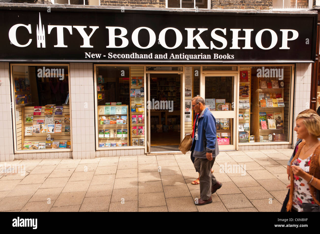 Secondhand book shop store in hi-res stock photography and images - Alamy
