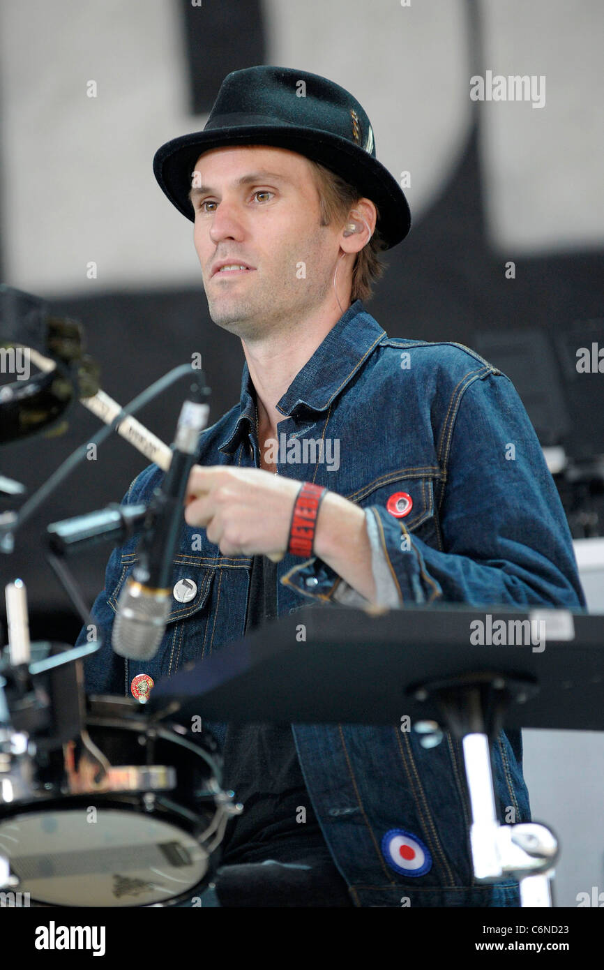 Brad Hargreaves of Third Eye Blind performing live on stage during The Bamboozle Roadshow at ...