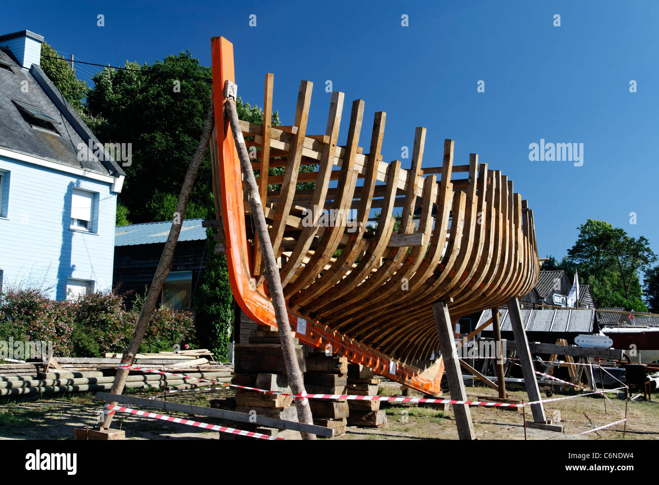 Wooden fishing boat construction hi-res stock photography and images ...