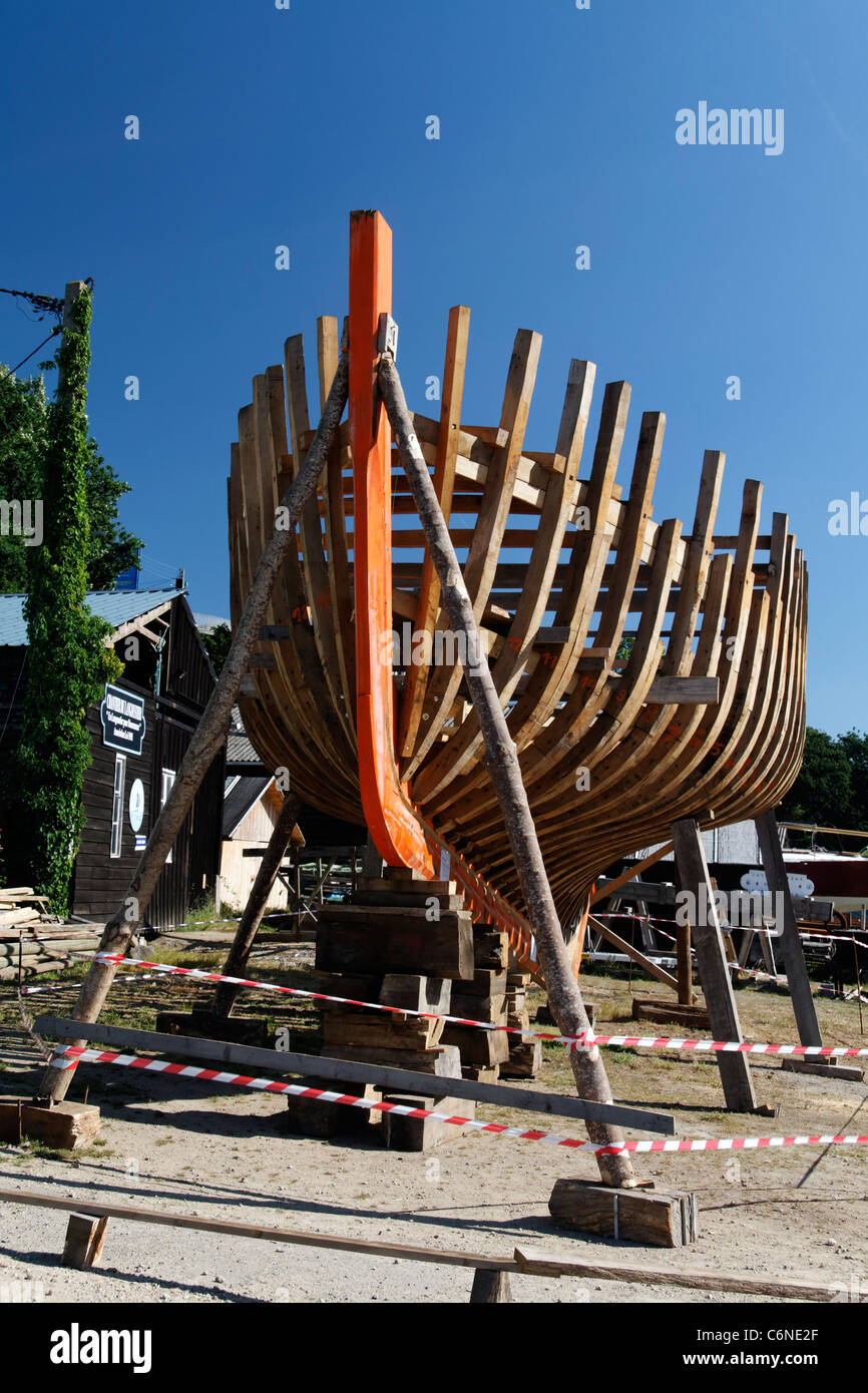 Construction of a replica of a traditional fishing boat wooden (Port ...