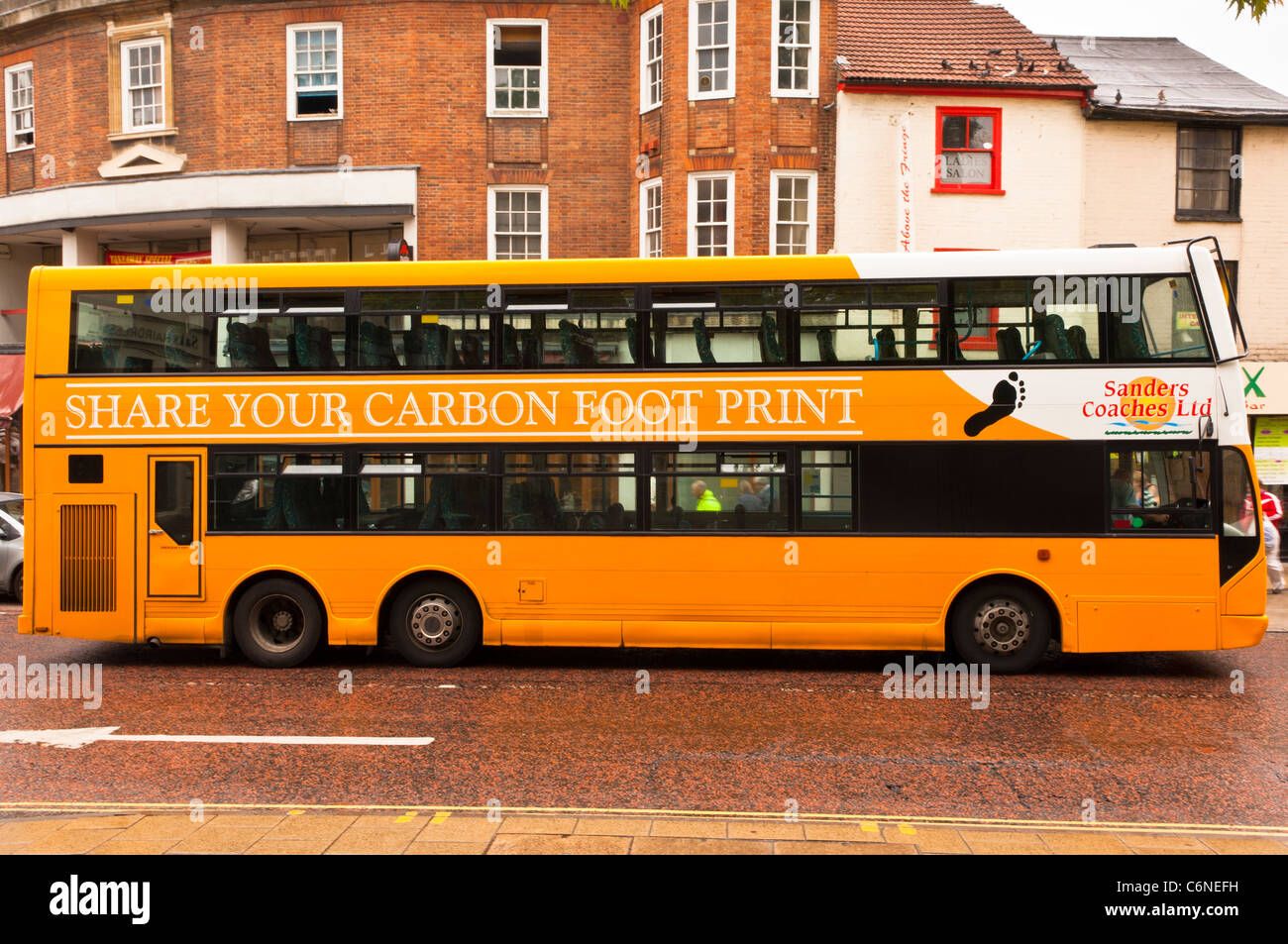 Bus side view uk hi-res stock photography and images - Alamy