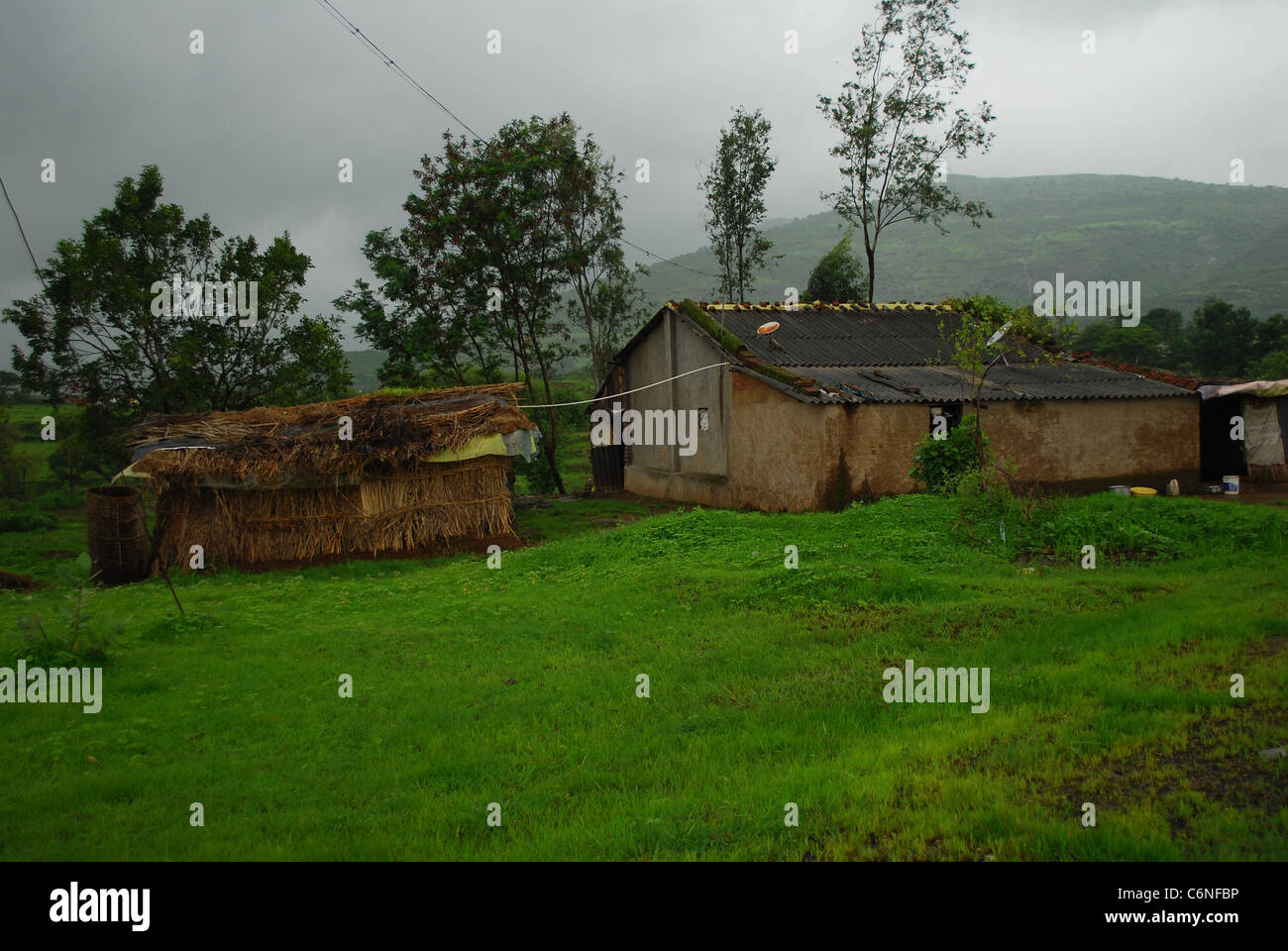 Dung house hi-res stock photography and images - Alamy