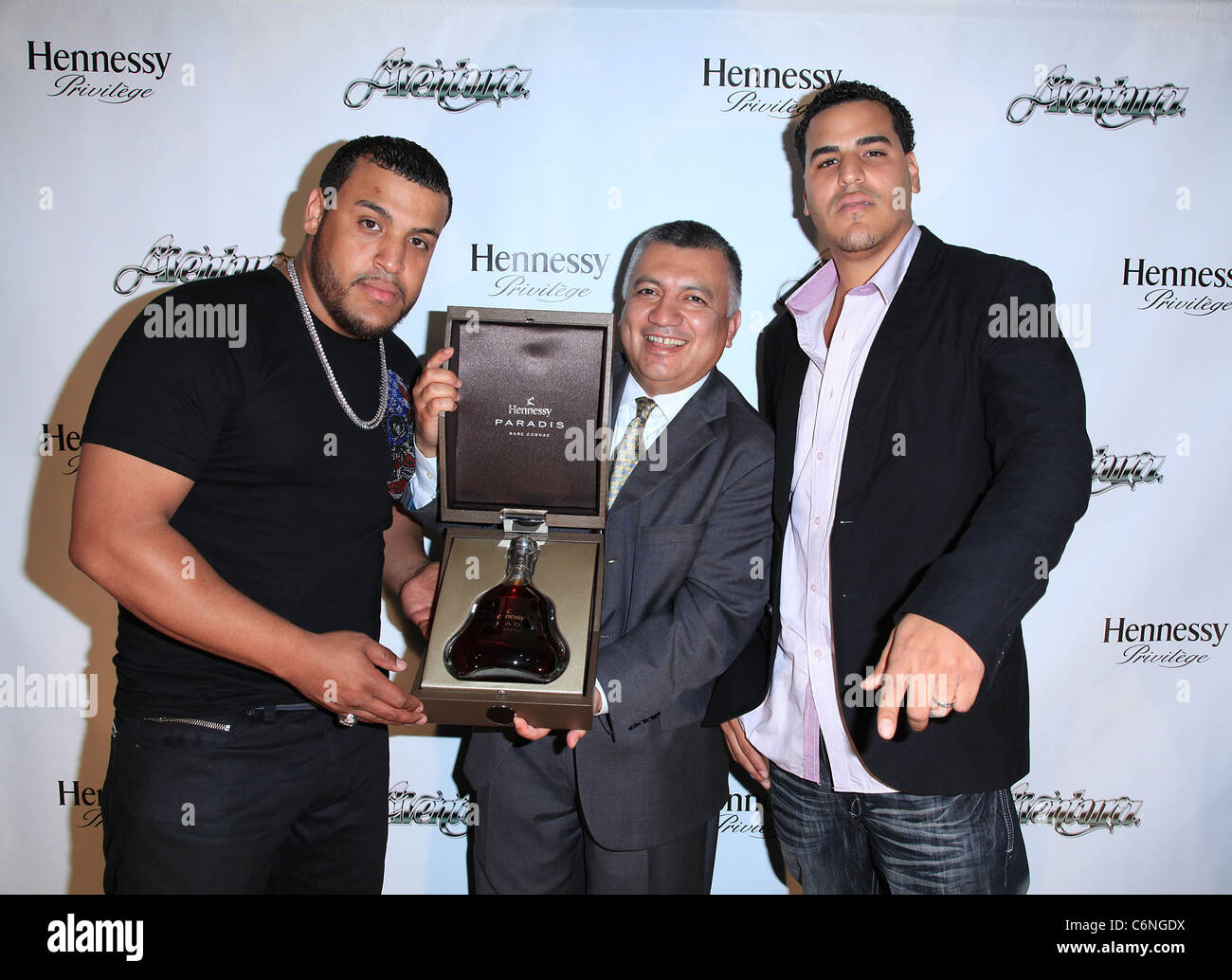 Aventura members Lenny Santos and Max Santos Aventura And Hennessy ...